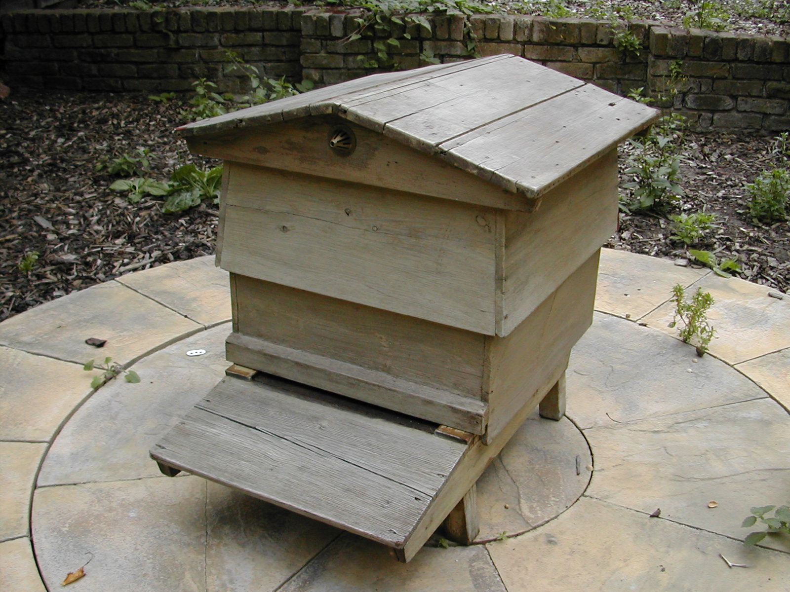 WBC Cottage Beehive – Vintage Grey, Pitched Roof – 1930s